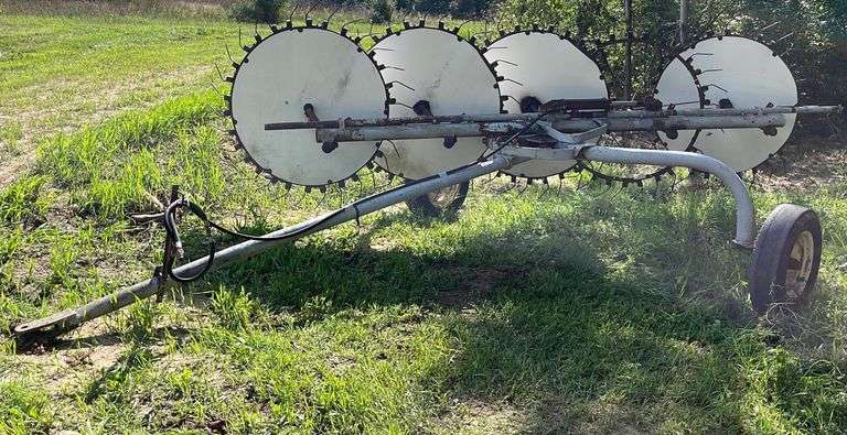 New Idea 5 Wheel Hay Rake - Sherwood Auctions