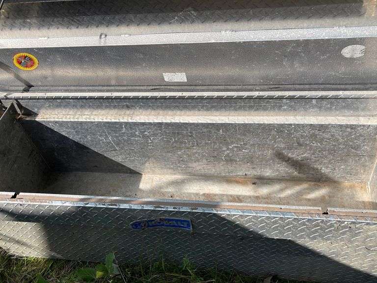 Full Size Pickup Aluminum Diamond Plate Bed Box - Sherwood Auctions