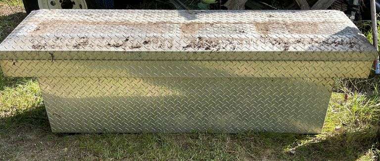 Full Size Pickup Aluminum Diamond Plate Bed Box - Sherwood Auctions