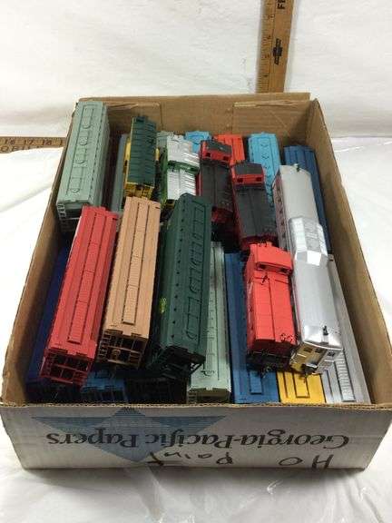 HO scale Model Train Cars - Sherwood Auctions