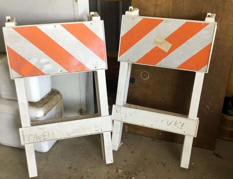 Folding Traffic Signs - Sherwood Auctions