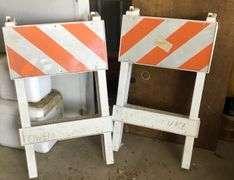 Folding Traffic Signs - Sherwood Auctions