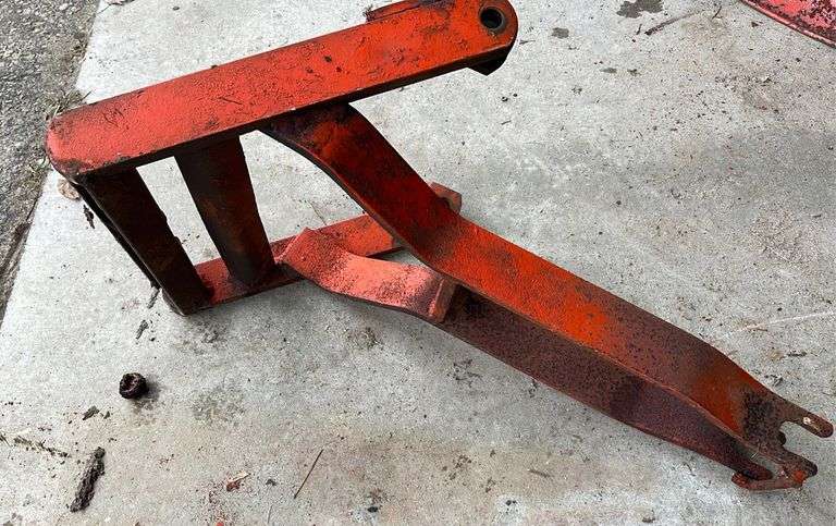 Allis D19 Hitch - Sherwood Auctions