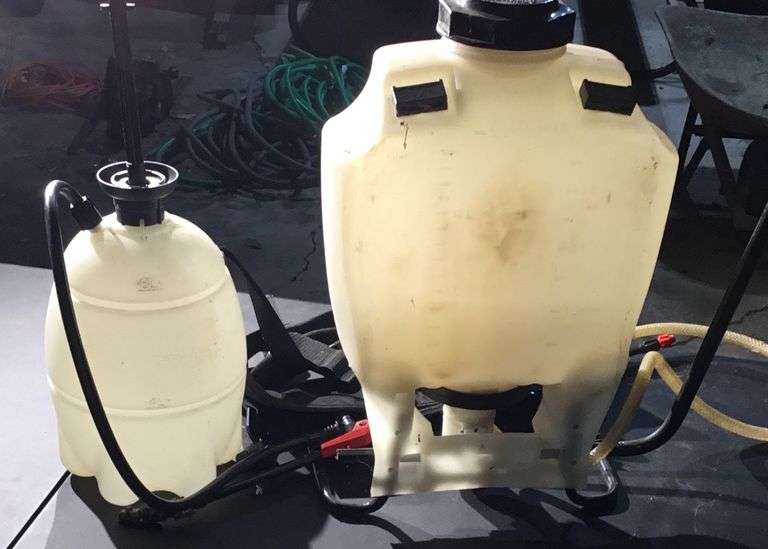 Stanley 4 Gallon Backpack Sprayer and Green Thumb 2 Gallon Hand Sprayer ...