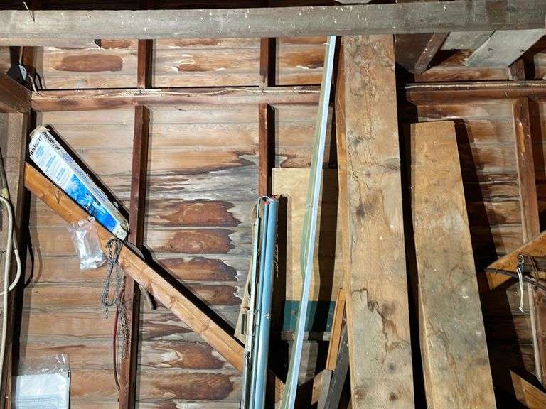 2x10x10+ 2x8x10 Boards + Other Contents of Wall - Sherwood Auctions