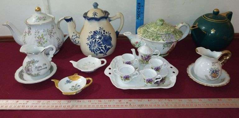 Collectable Teapots, Childs Teapot Set + Tea Bag Rests - Sherwood Auctions
