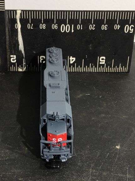 Southern Pacific 9725 Scale Locomotive - Sherwood Auctions