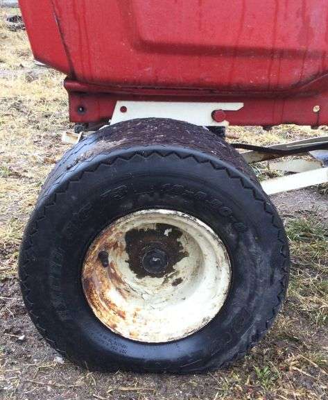 International 982 Cub Cadet - Sherwood Auctions