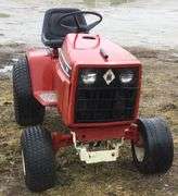 International 982 Cub Cadet - Sherwood Auctions