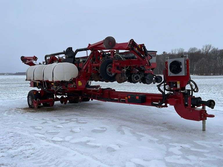 2014 Case IH 1245 12 Row Planter - Sherwood Auctions