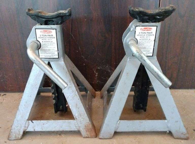 Mack 2.5 Ton Hydraulic Car Jack + Dayton 3 Ton Pair of Vehicle Stand's ...
