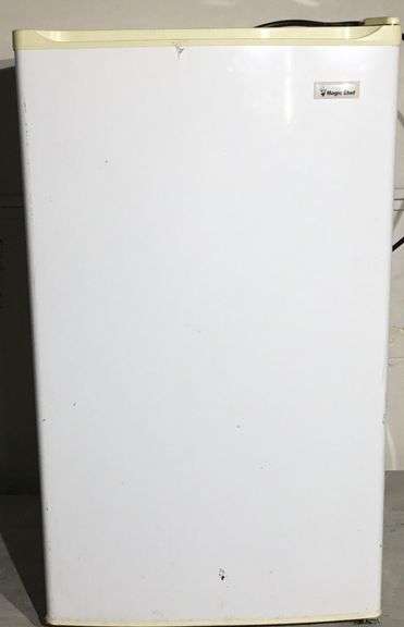 Magic Chef Mini Fridge w/Freezer - Sherwood Auctions