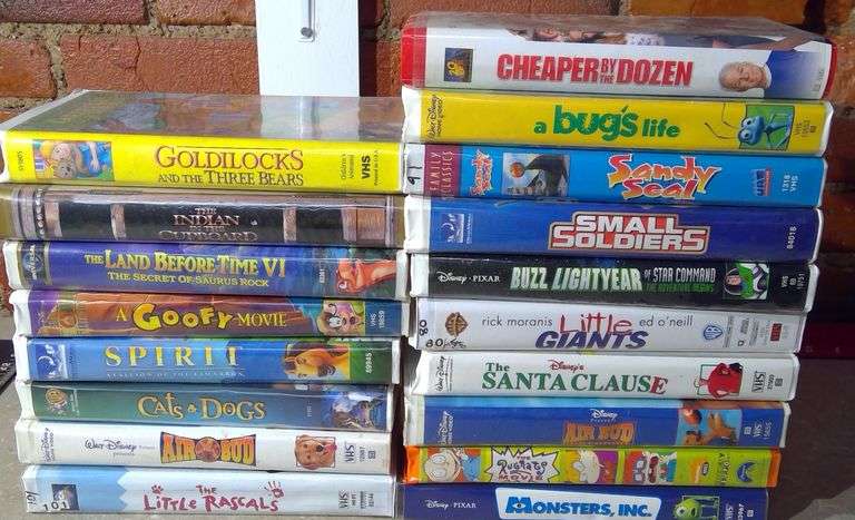 Family VHS Tapes - Sherwood Auctions