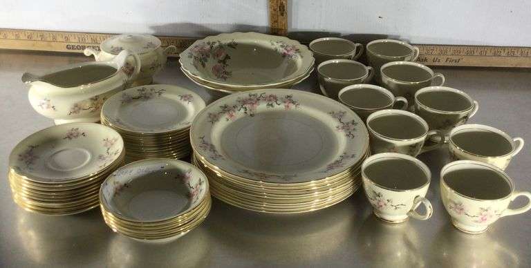 Vintage Dish Set - Sherwood Auctions