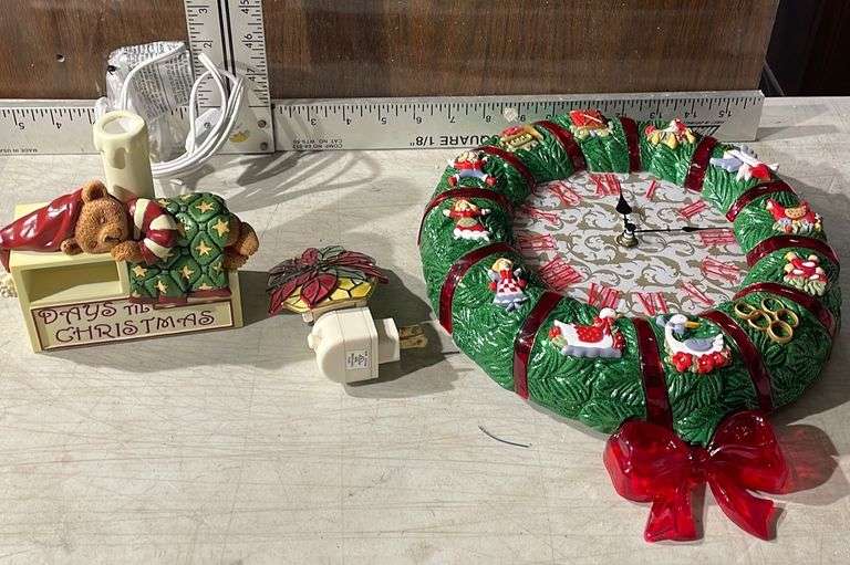 Avon Christmas Clock + Nightlights - Sherwood Auctions