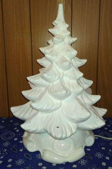 Atlantic Ceramic Christmas Tree & Base - Sherwood Auctions