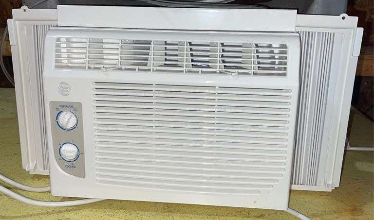 Polar Wind 5000 BTU Window AC Unit- has power & Coolmaster 20” Fan-has ...