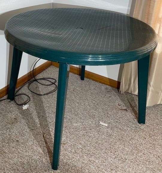 Syroco Patio Table 28”Tx 38” Circumference - Sherwood Auctions