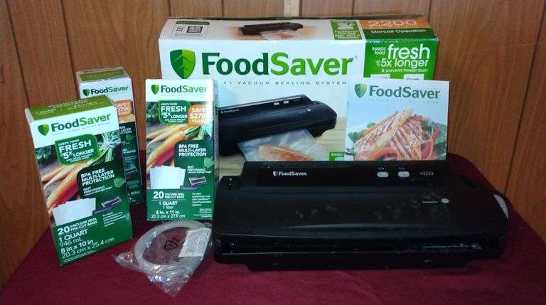 FoodSaver 2200 Series Vacuum Sealing System & FoodSaver Pre-cut Bags ...