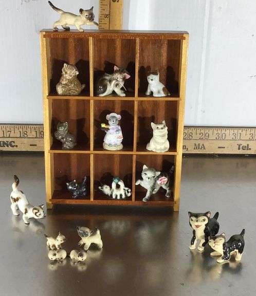 Tiny Display Shelf and Mini Cat Figurines - Sherwood Auctions