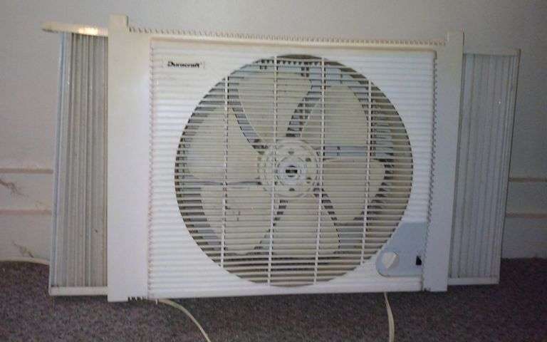Duracraft Window Fan (16" x 20") - Sherwood Auctions