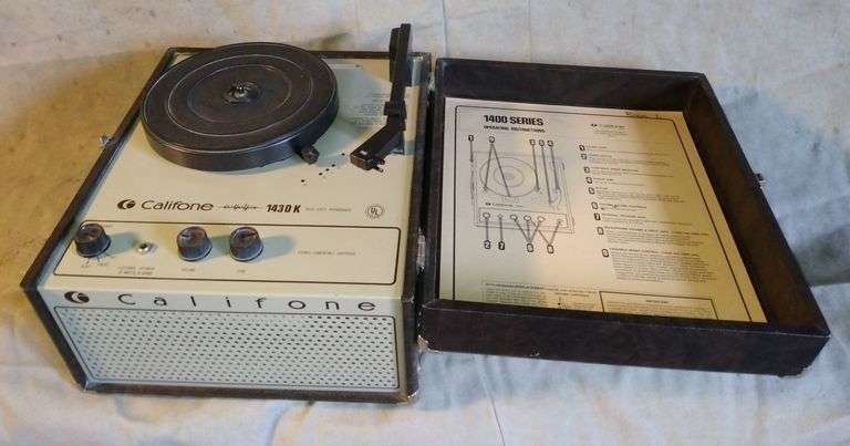 Califone 1430 K Phonograph- has power - Sherwood Auctions
