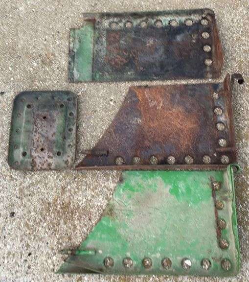 John Deere Battery Covers and Step - Sherwood Auctions