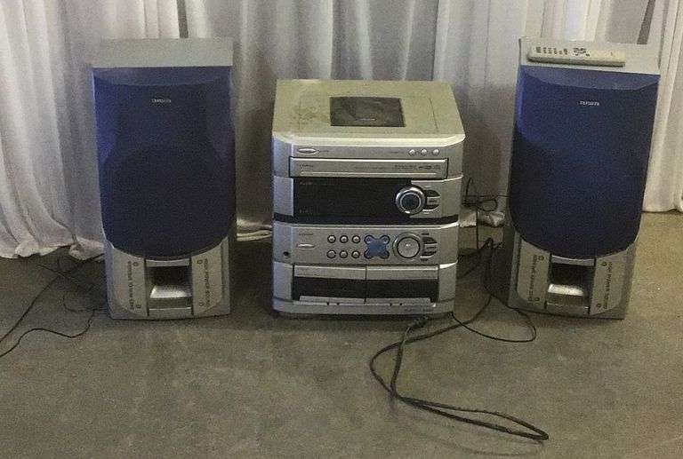 Aiwa Stereo System - Sherwood Auctions