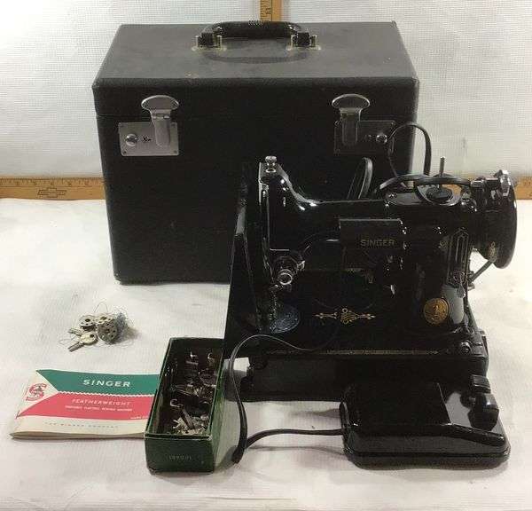 Singer Electric Sewing Machine - Sherwood Auctions