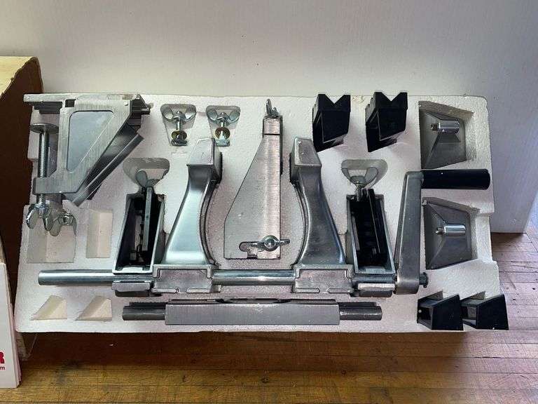 GripMaster All Purpose Portable Clamping System - Sherwood Auctions