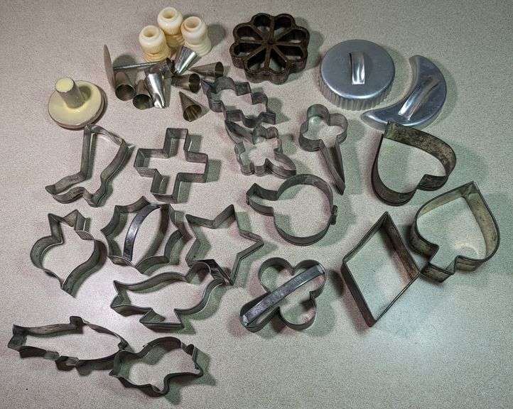 Vintage Cookie Cutters & Vintage Cake Decorating Tips - Sherwood Auctions