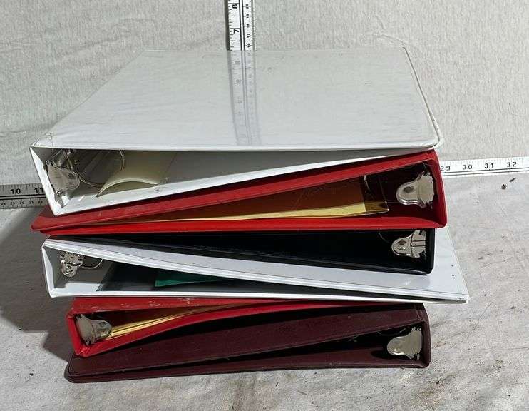 Six Nice Three-Ring Binders - Sherwood Auctions