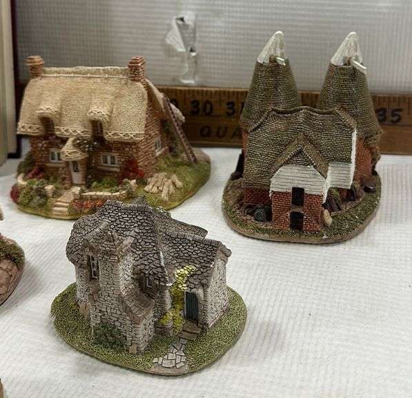 Lilliput Lane Village House Collection - Sherwood Auctions