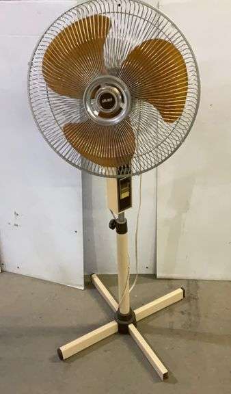 Galaxy Pedestal Fan (has power when plugged in) - Sherwood Auctions