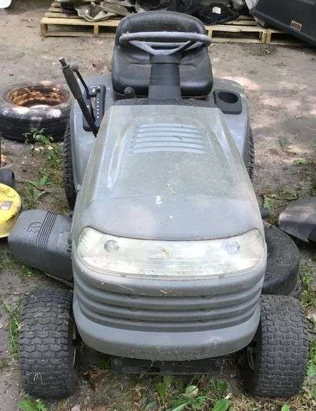 Craftsman LT 1000 Riding Mower - Sherwood Auctions
