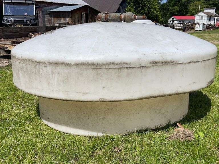 210 Gallon Pickup Water Tank w/ Nozzle - Sherwood Auctions