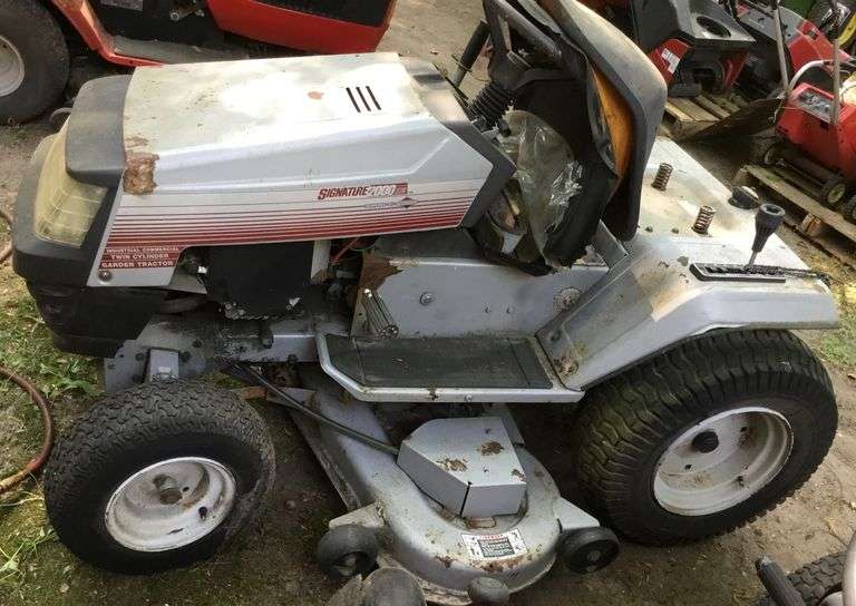 Signature 2000 Elite Riding Lawn Mower - Sherwood Auctions