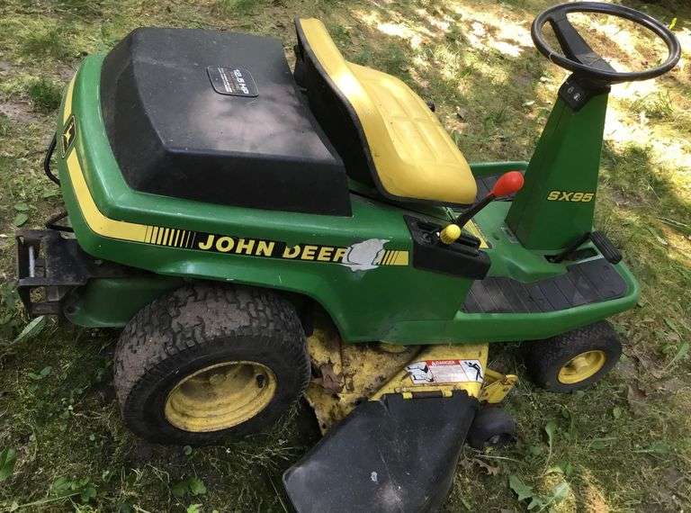 John Deere SX95 Riding Mower - Sherwood Auctions