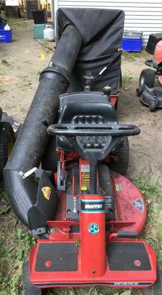 Snapper SR1333 Riding Mower W/ Snapper Bag-N-Wagon - Sherwood Auctions