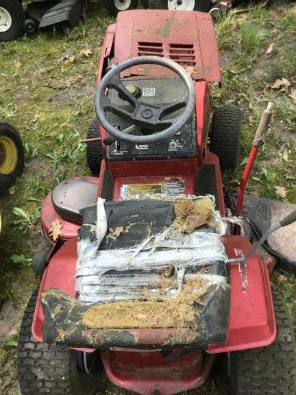 Murray Riding Mower - Sherwood Auctions