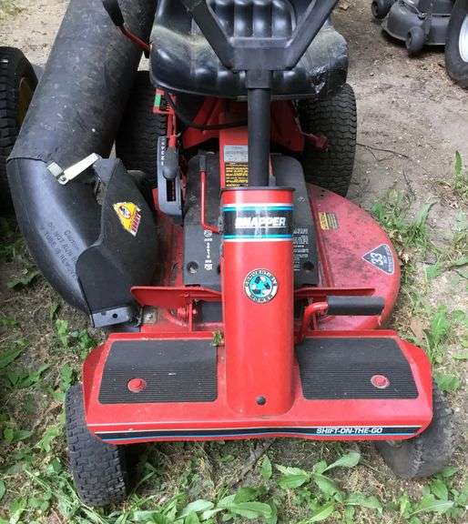 Snapper SR1333 Riding Mower W/ Snapper Bag-N-Wagon - Sherwood Auctions