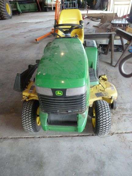 John Deere 345 lawn tractor - Sherwood Auctions