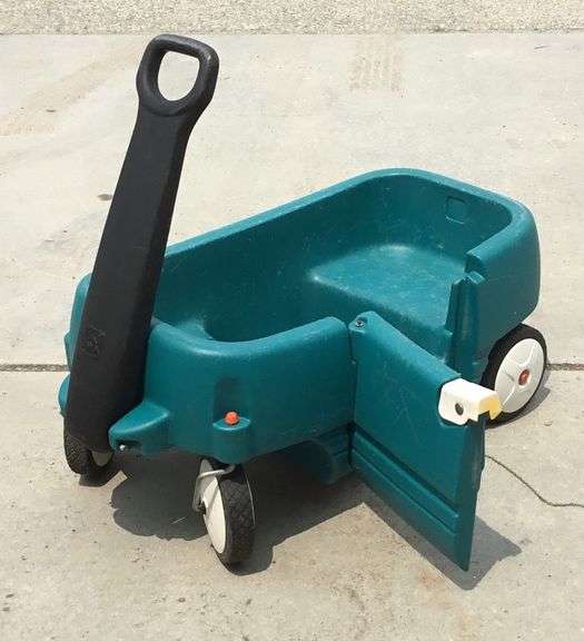 Step 2 Plastic Wagon - Sherwood Auctions