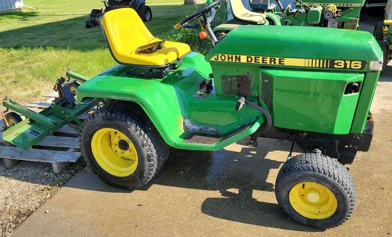 John Deere Garden Tractor Model 316 & Thatcher - Sherwood Auctions