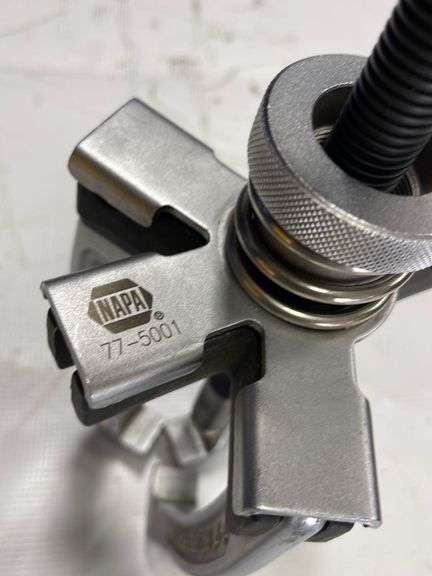 Napa 3 Jaw Self Adjusting Puller 77-5001 - Sherwood Auctions