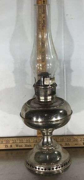 Rayo Round Wick Kerosene Lamp - Sherwood Auctions