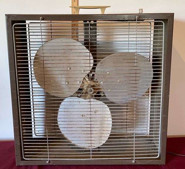 Bern's Air King Box Fan 22" H- has power - Sherwood Auctions
