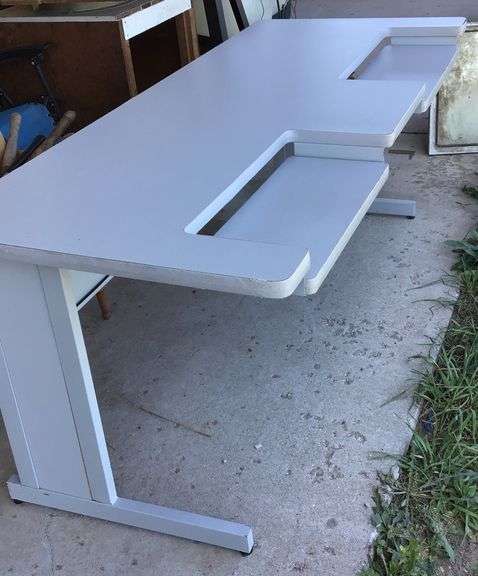 Computer Lab Desk - Sherwood Auctions