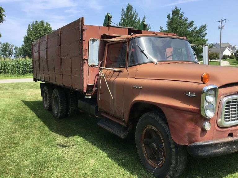 International B160 Tandem Truck - Sherwood Auctions