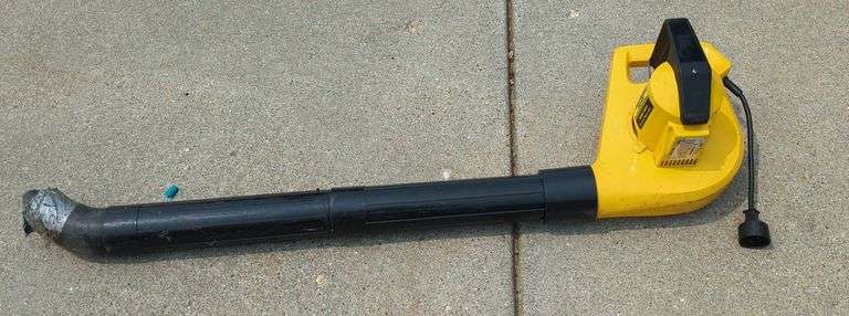 Paramount Electric Blower Vacuum- has power - Sherwood Auctions